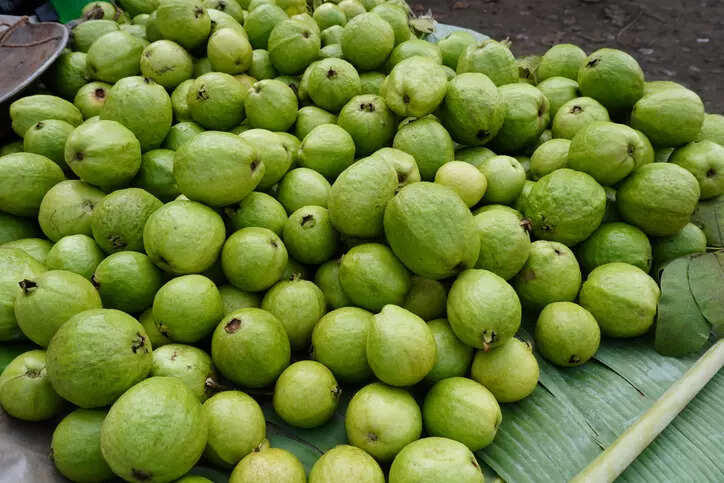 Large guava vs smaller ones: Which is actually better?
