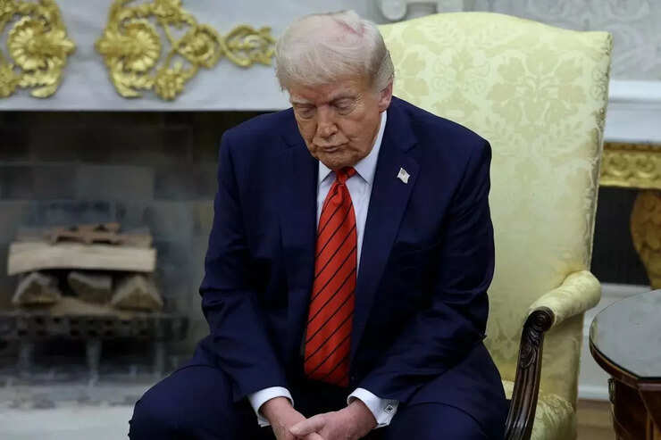Donald Trump's health under scrutiny again after 'freezing' on air and ...