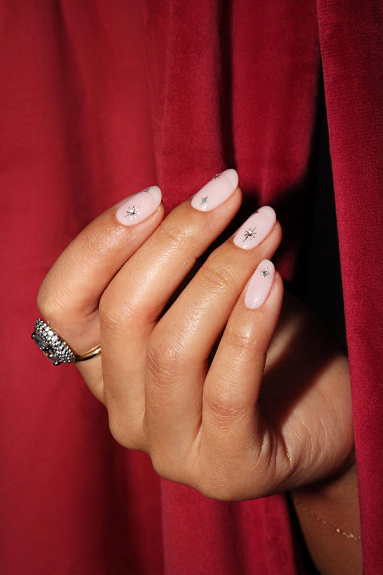 22 short nail art ideas for the festive season