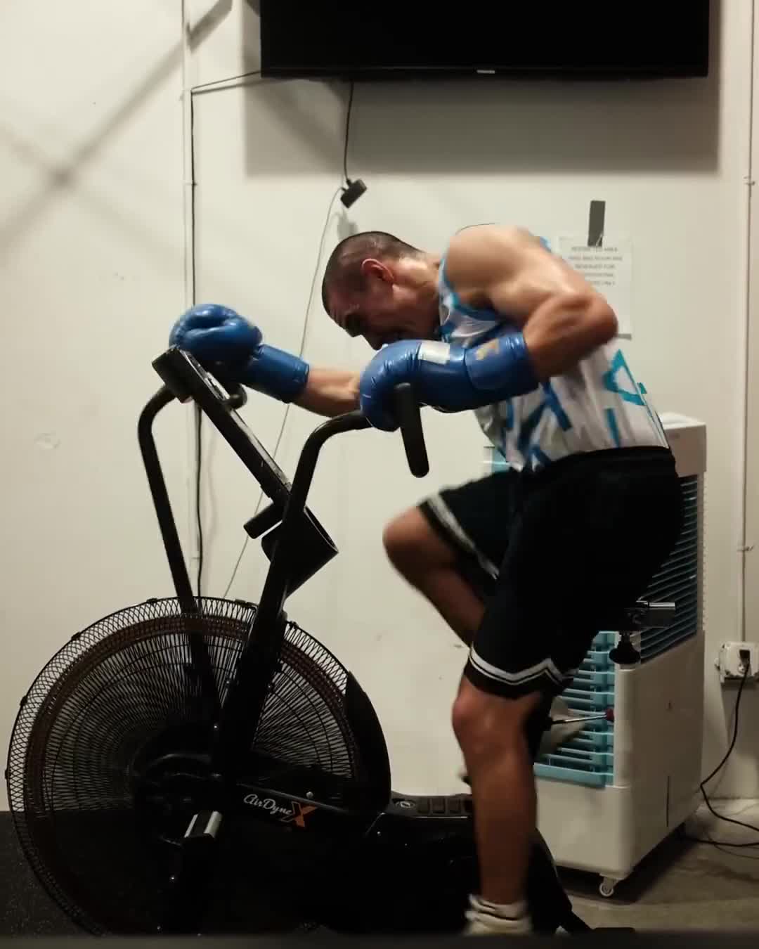 Tim Tszyu on exercise bike going super hard👀