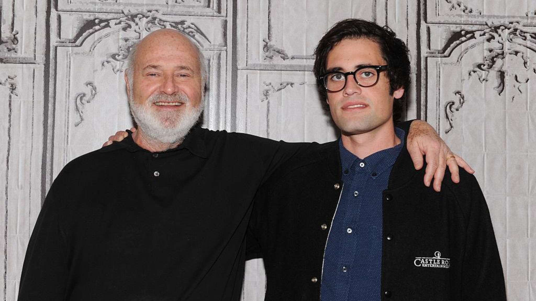 L'omicidio di Reiner e della moglie: il figlio Nick trovato sporco di ...