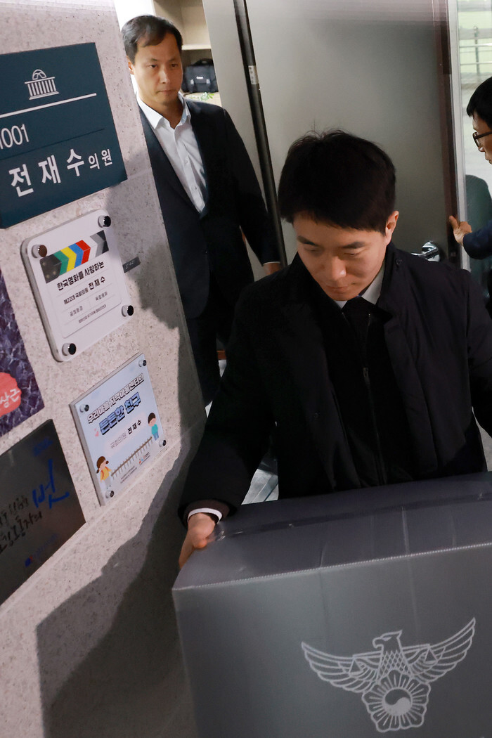 Police raid ex-minister's office over bribery case