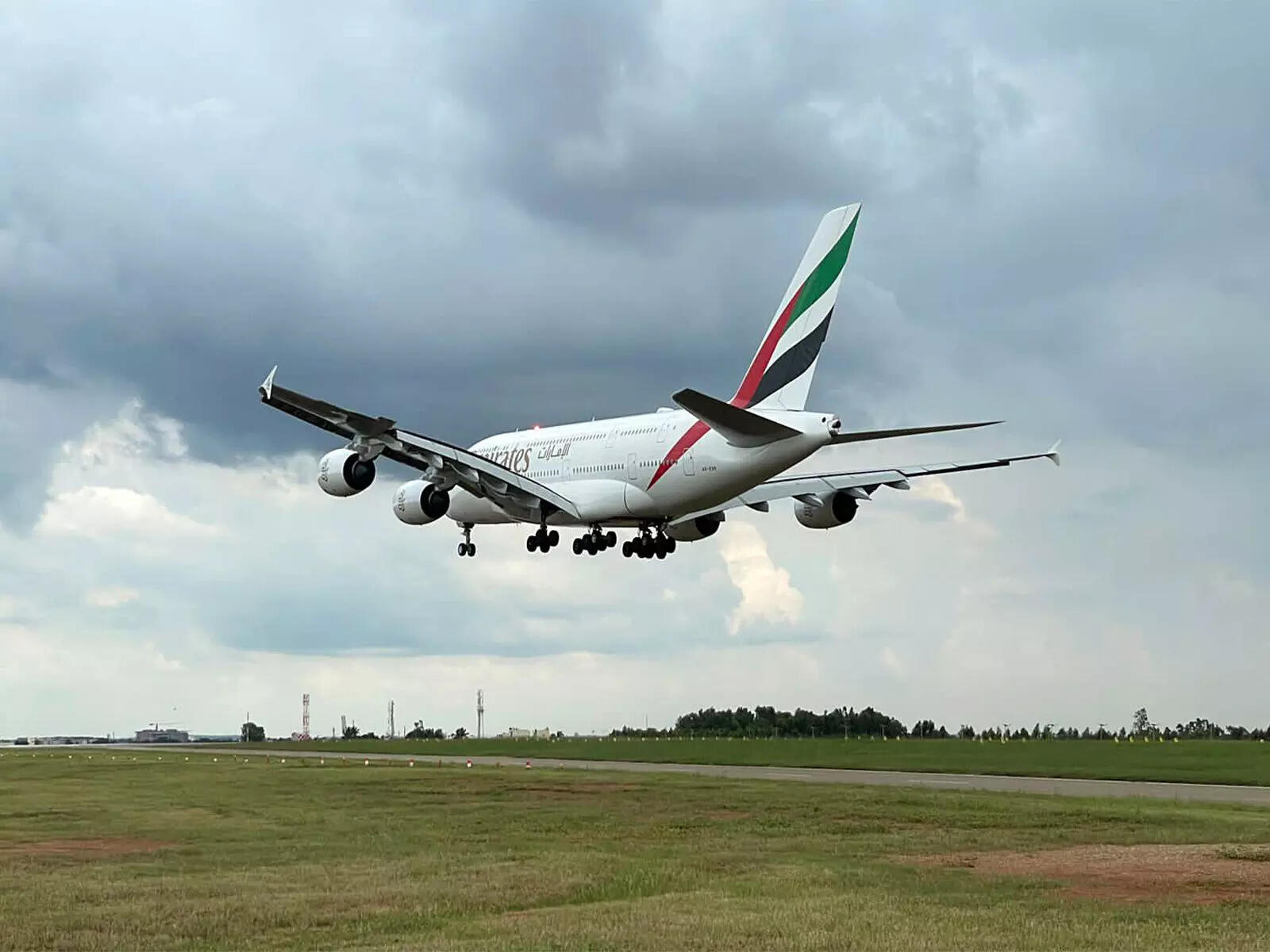 Delhi weather: 60 flights cancelled, 250 delayed from Delhi airport ...