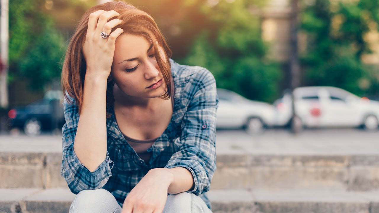 How growing up without affection shapes people, according to psychology