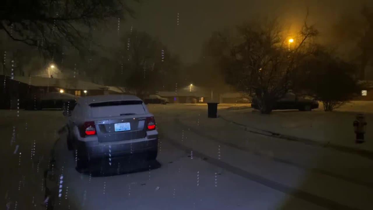 Rapid snowfall during winter storm in Frankfort, Kentucky, USA