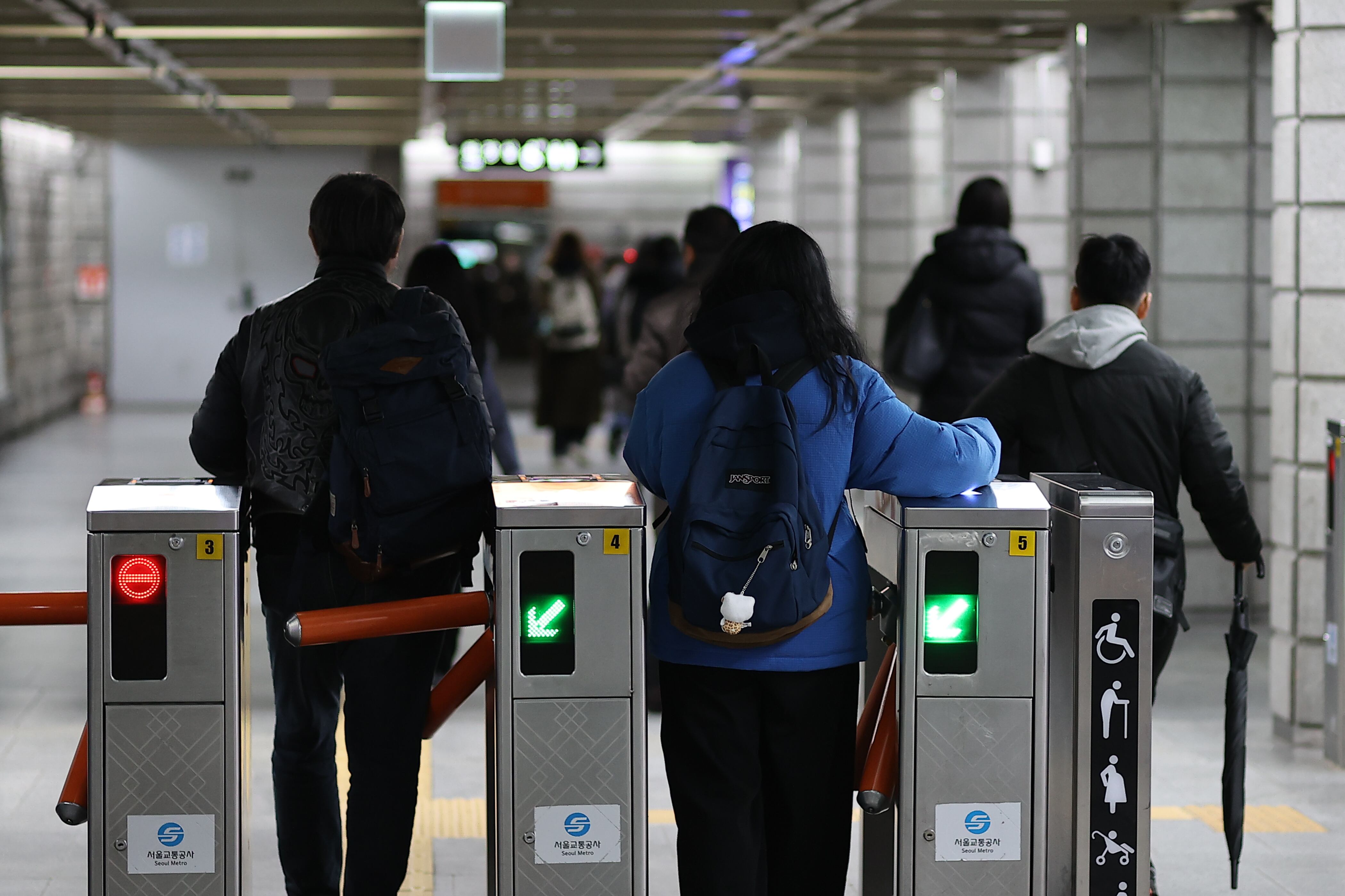 Everyone's card offers unlimited transit refunds beyond threshold
