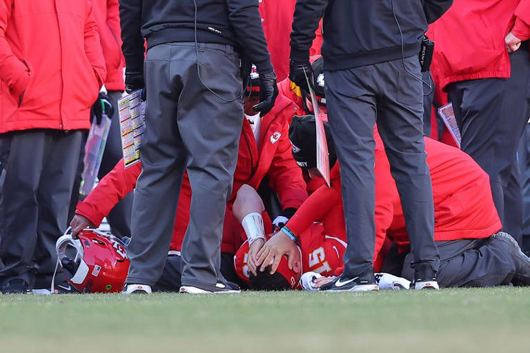 Patrick Mahomes given crushing diagnosis after injury left Chiefs ...