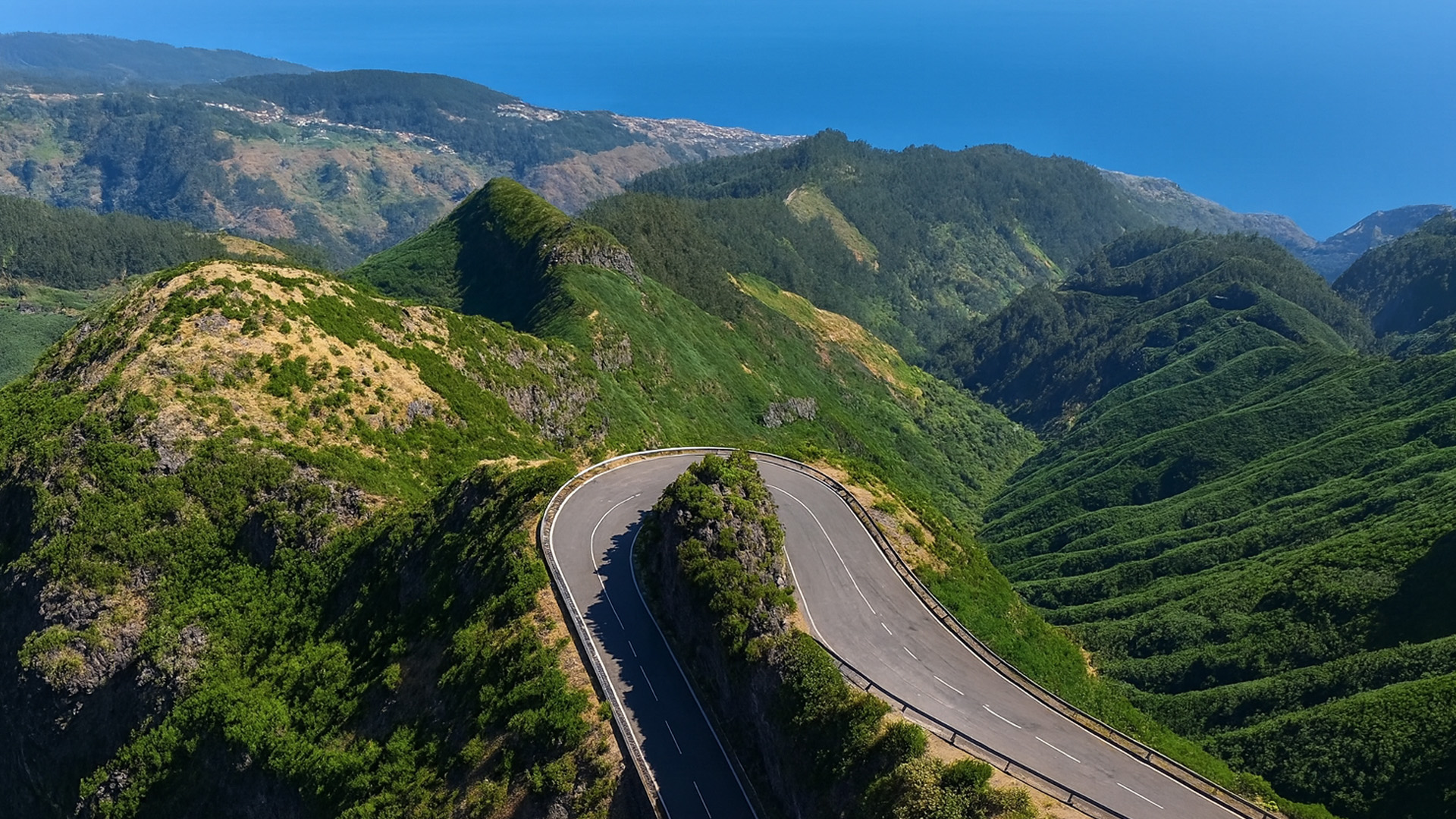 Deze bergweg op Madeira is niet voor watjes