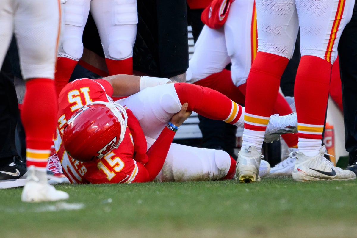 Patrick Mahomes suffers torn ACL as the Chiefs’ NFL playoff hopes end