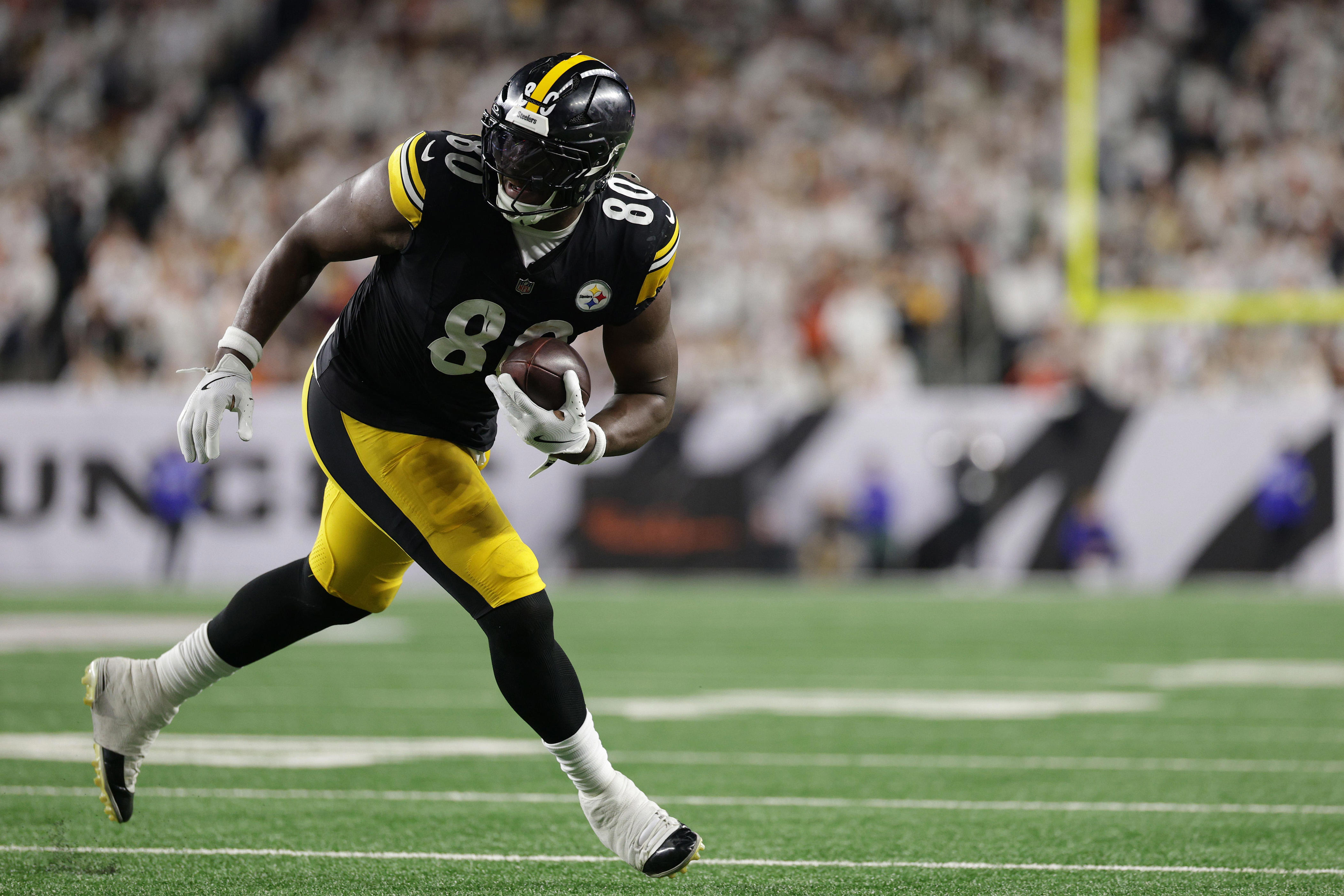 Steelers' Darnell Washington reacts to Rob Gronkowski's high praise