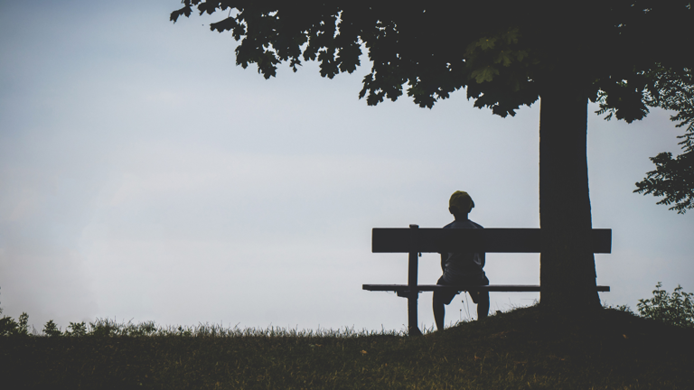 7 habits of people who always end up alone, according to psychology