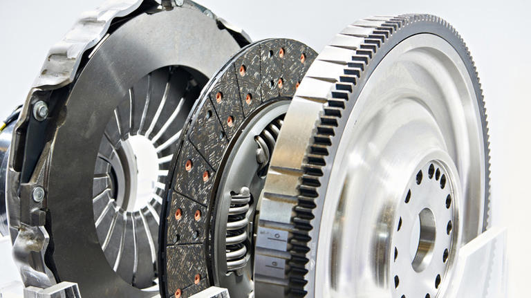 What's the difference between a single- and a dual-clutch transmission?