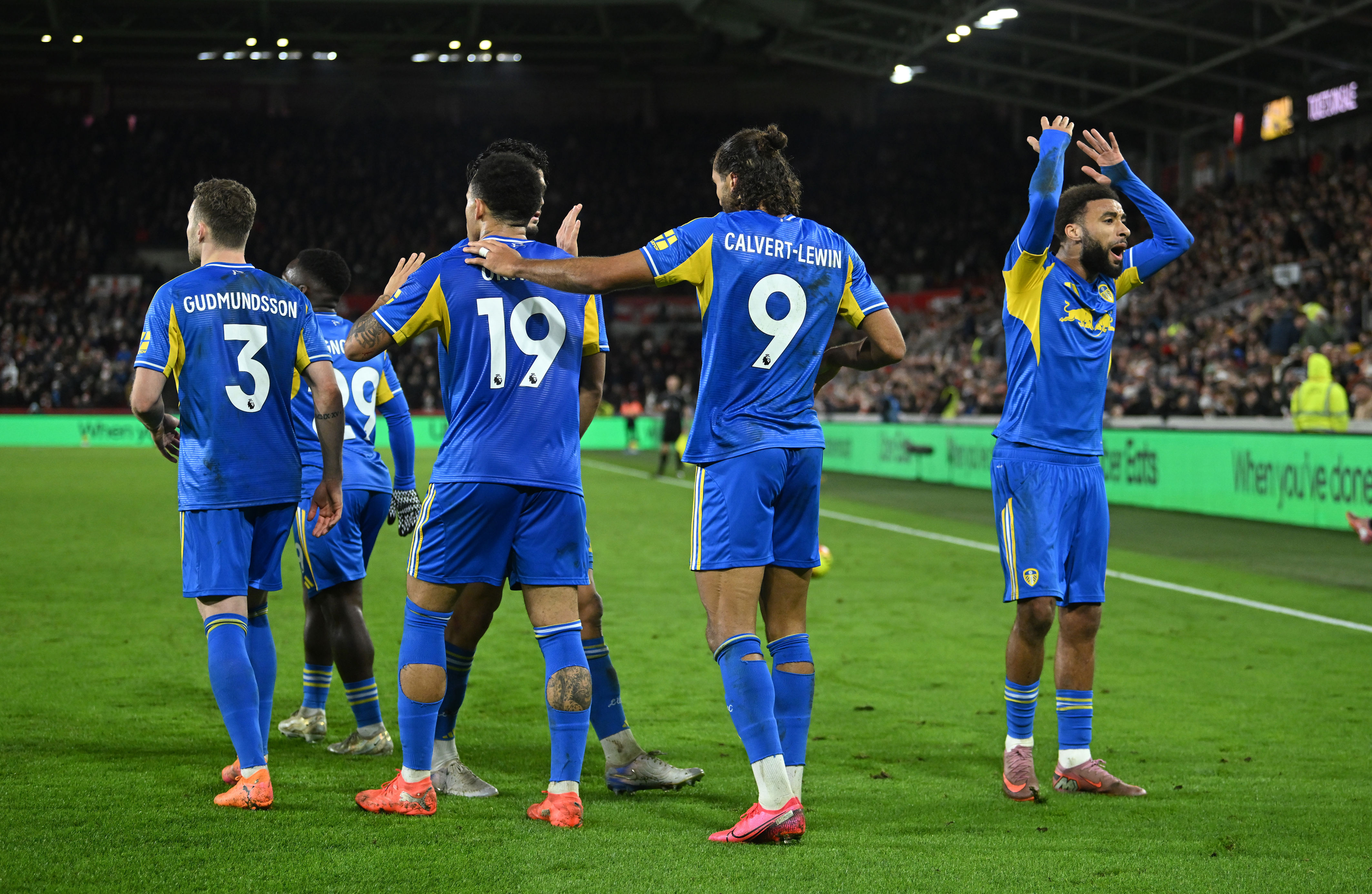 Leeds United touchline overrule, Struijk and Stach make up and off ...