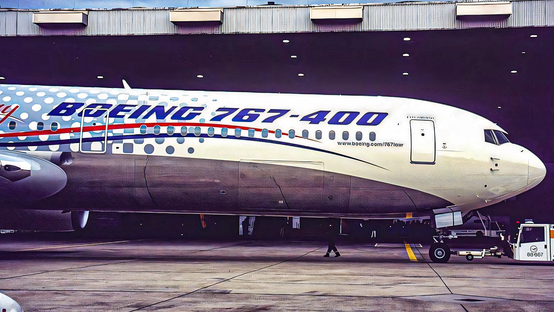 The striking differences between the Boeing 767-300ER & -400ER