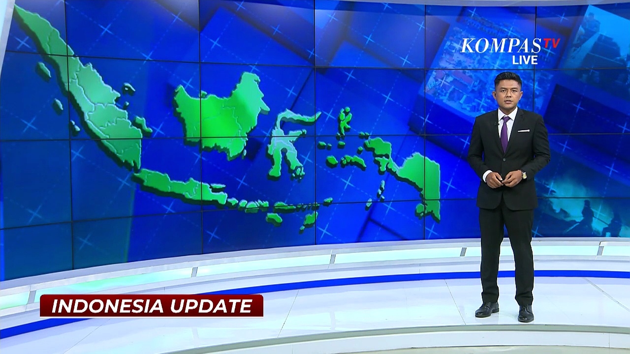 Kebakaran 3 bangunan di bantaran rel kereta api di Jakarta Barat, 15 ...