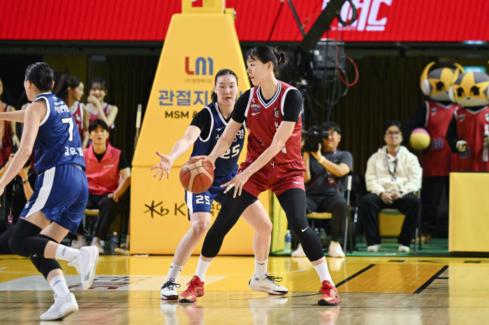 Park Ji-soo, who played in seven games, escaped three consecutive ...