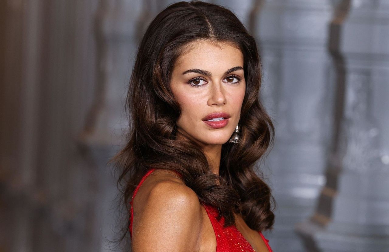 Kaia Gerber emprunte l'allure de Kate Moss dans les années 90 dont on s ...