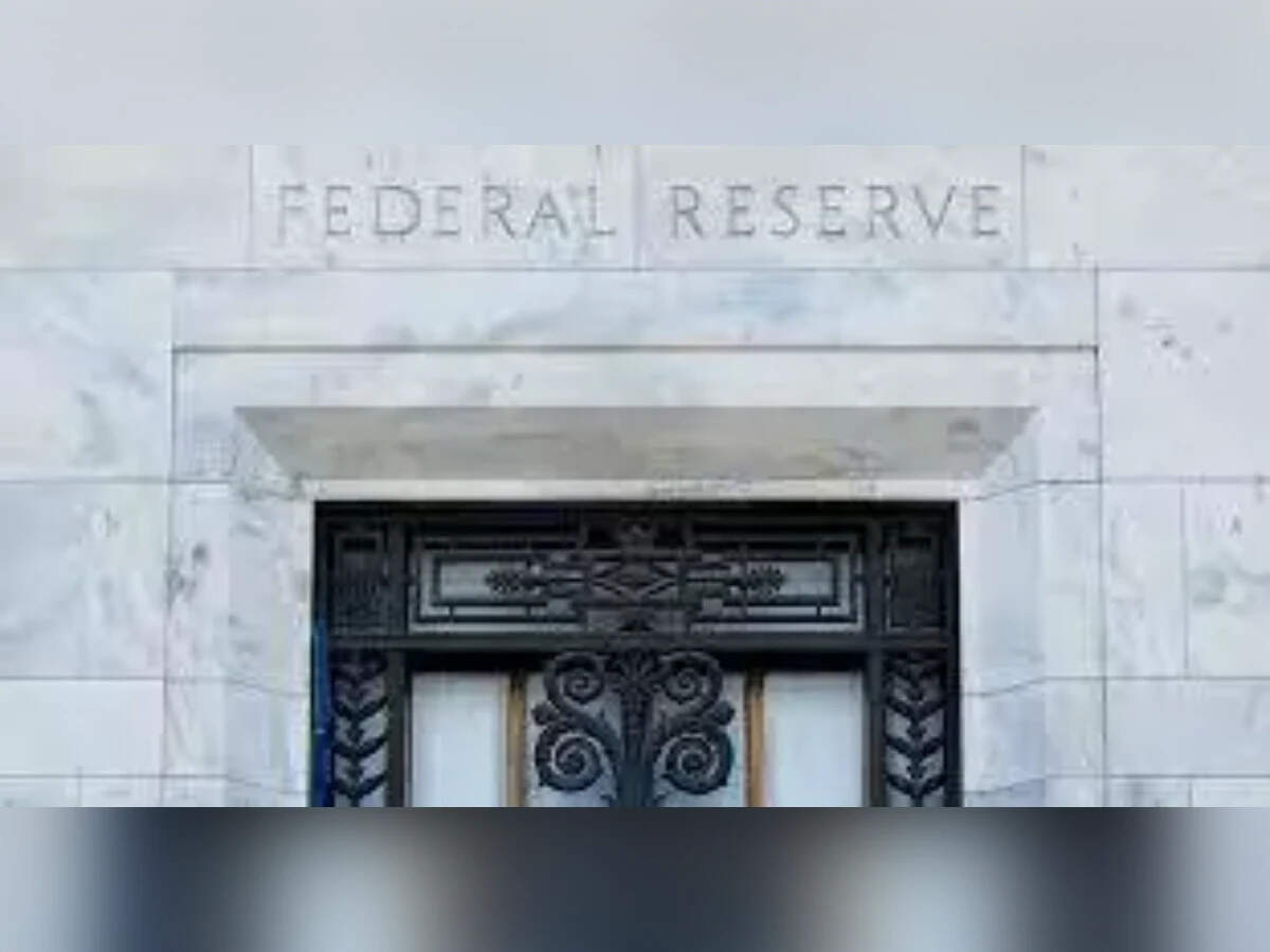 What happens to stocks when the Fed cuts rates?