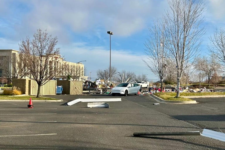 1 dead after U-Haul explodes in Idaho shopping center parking lot