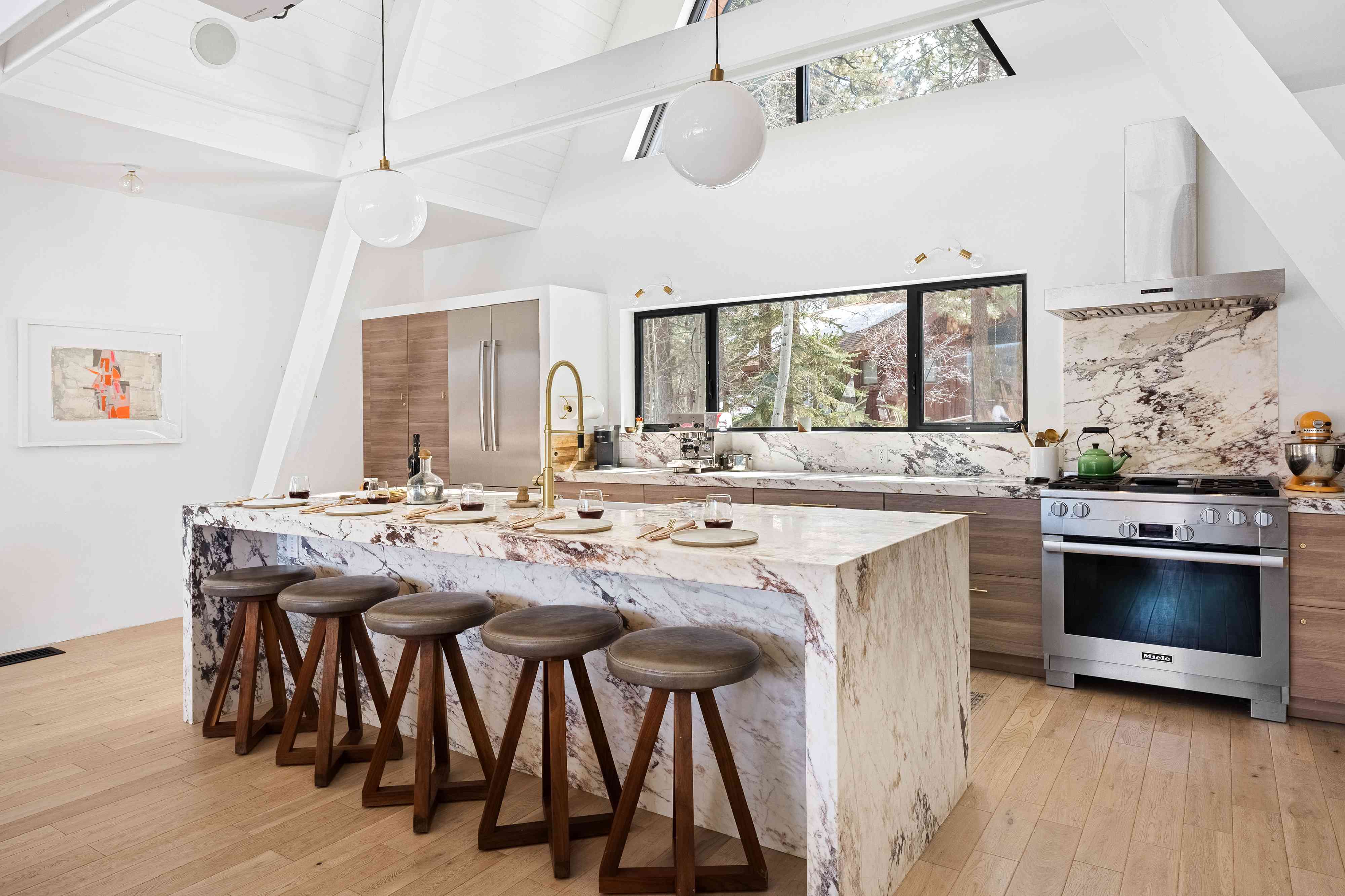 5 countertop colors that instantly hide messes—and look great in your ...