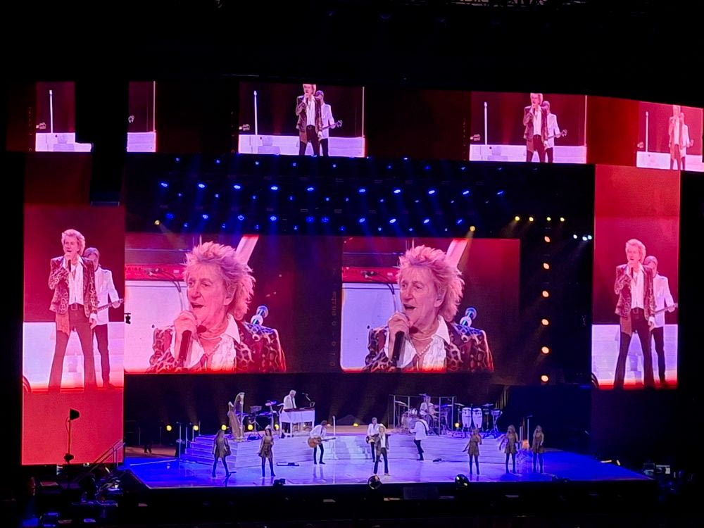 Ο Rod Stewart στο ΟΑΚΑ: Λας Βέγκας, κάντρι glam και πολιτικά δικαιώματα