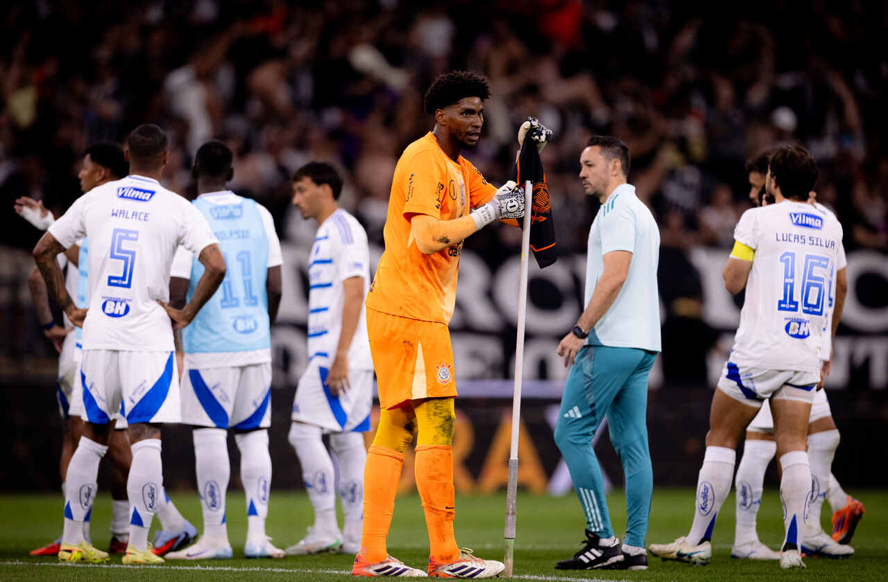 Na mira da Europa, Hugo Souza chega a dez pênaltis defendidos no ...