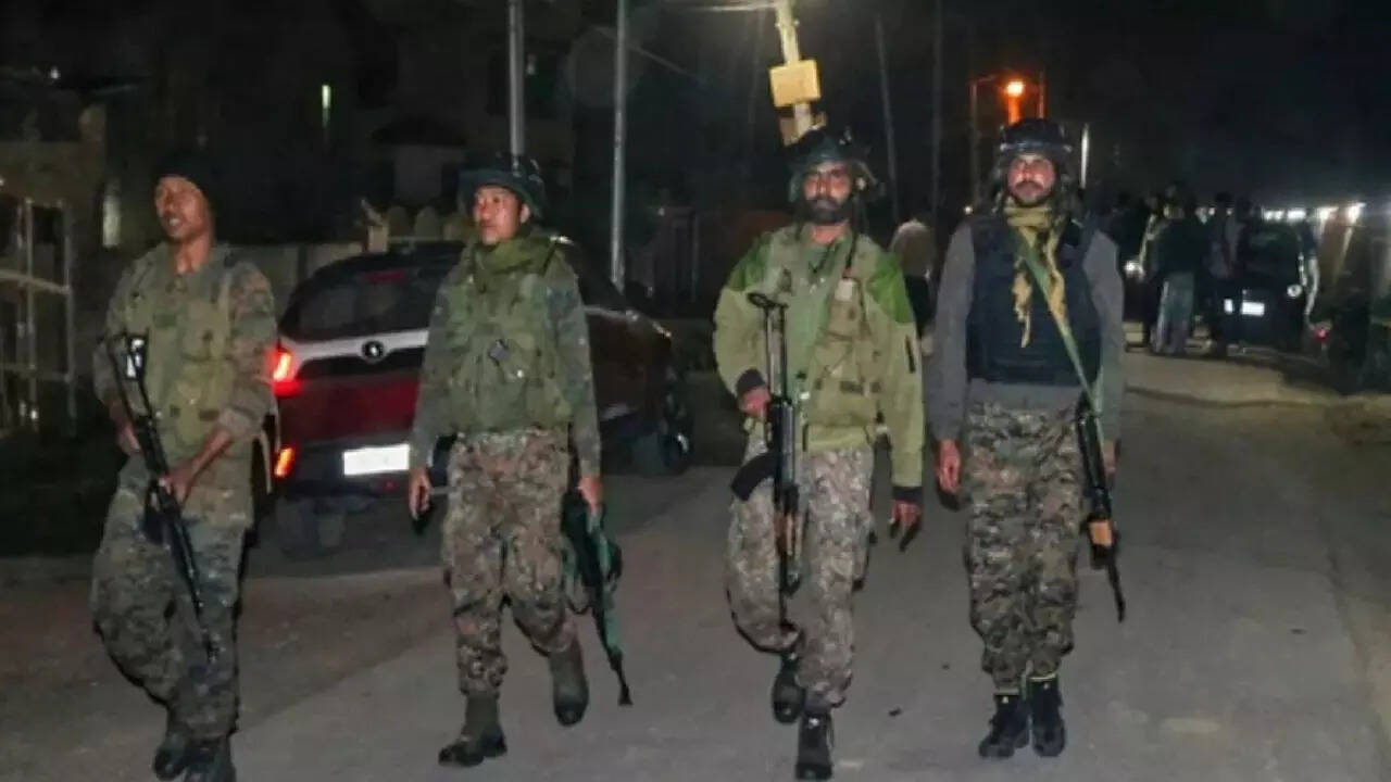 J&K encounter under way: Cop killed, terrorists trapped; heavy firing ...