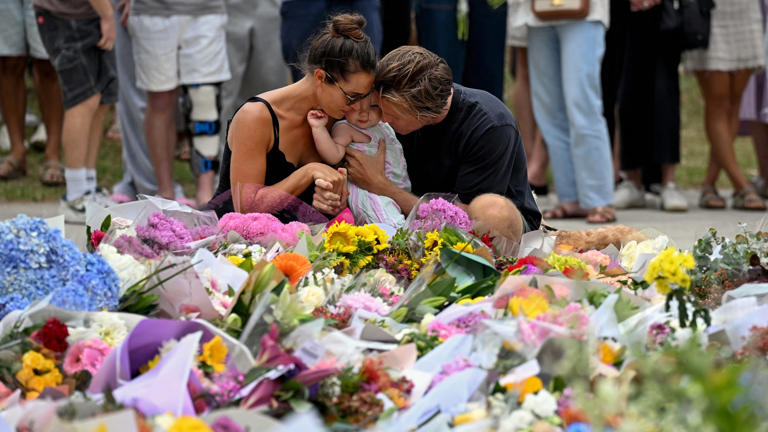Australia mass shooting latest: Suspects identified after 15 killed at ...