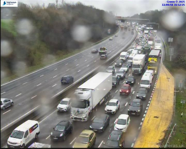 Traffic chaos as flooding closes major section of M1 motorway near ...