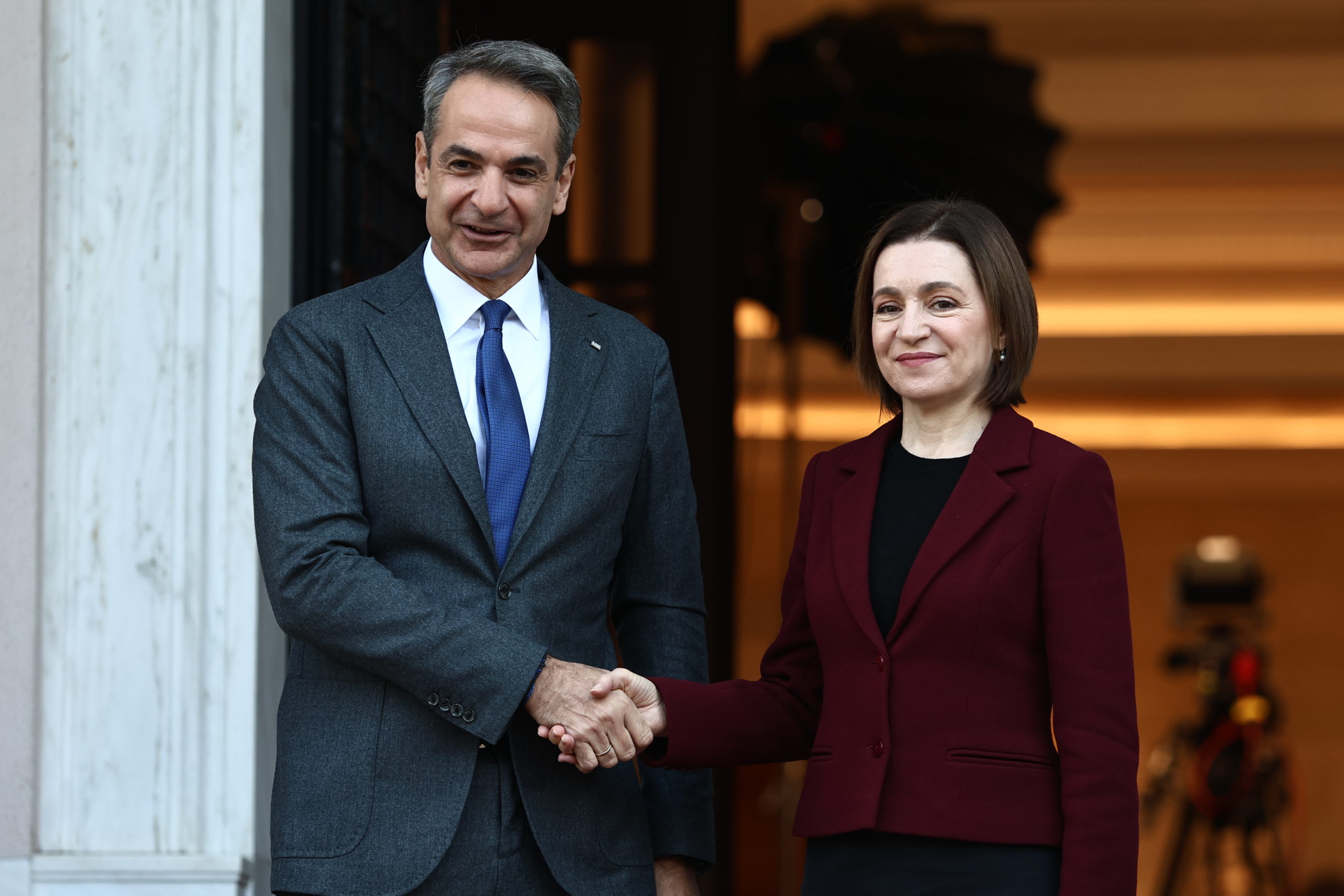 Ζωντανά – Οι ανακοινώσεις Μητσοτάκη με την ηγέτιδα της Μολδαβίας
