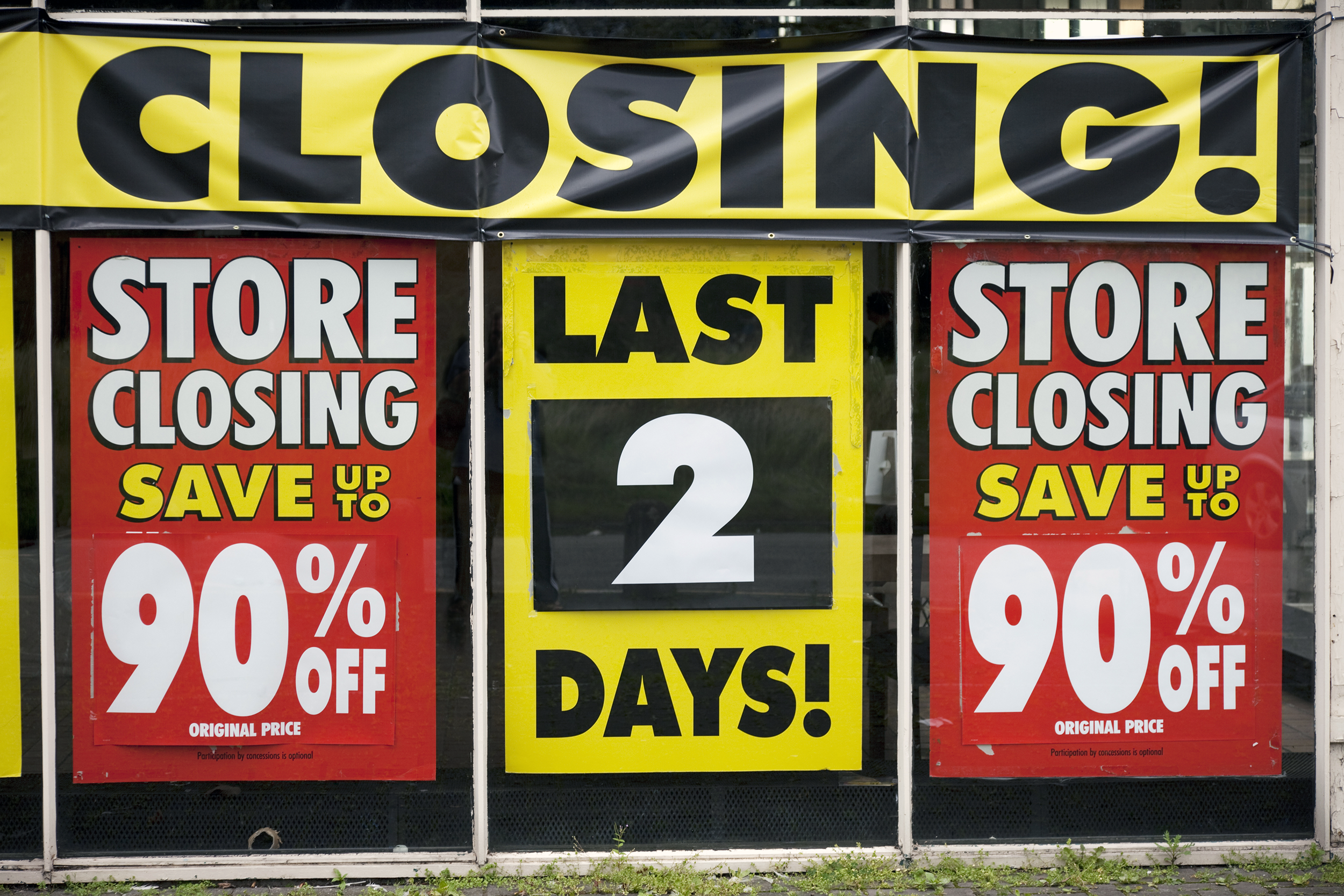 How to score deals at going-out-of-business sales