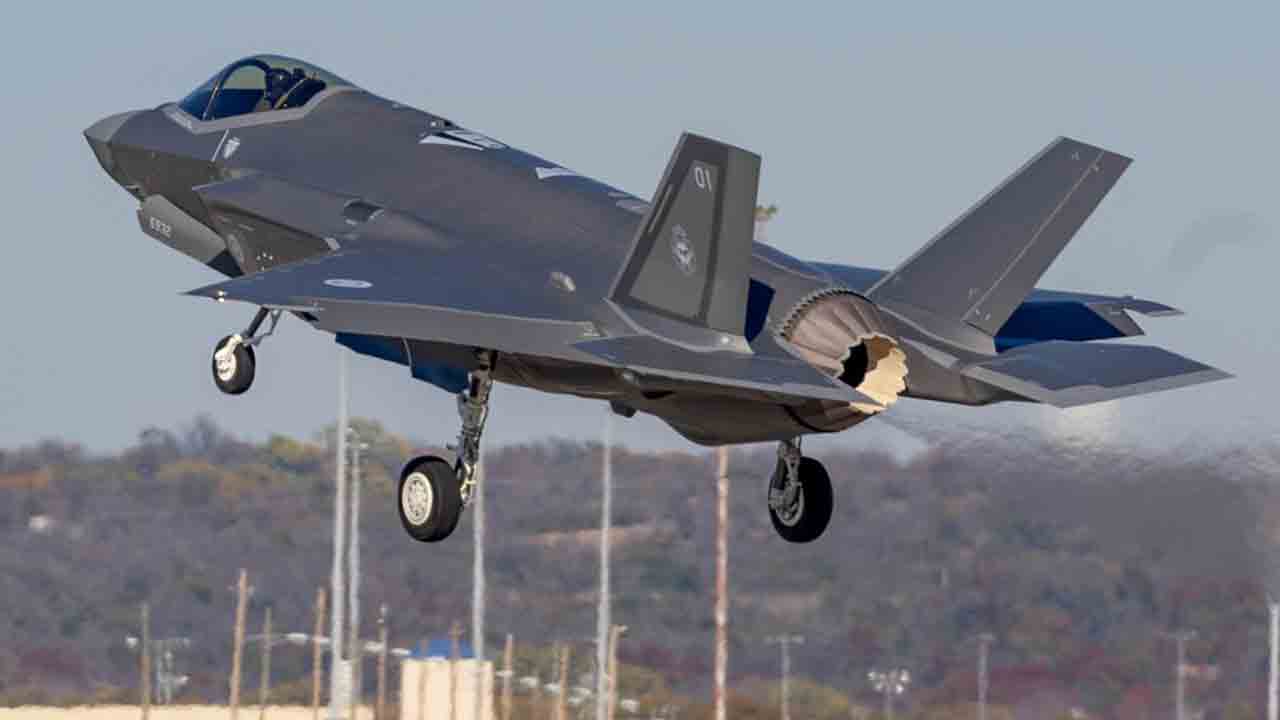 Air defense: Finland adopts the AMRAAM AIM-120D-3 missile for its F-35 ...