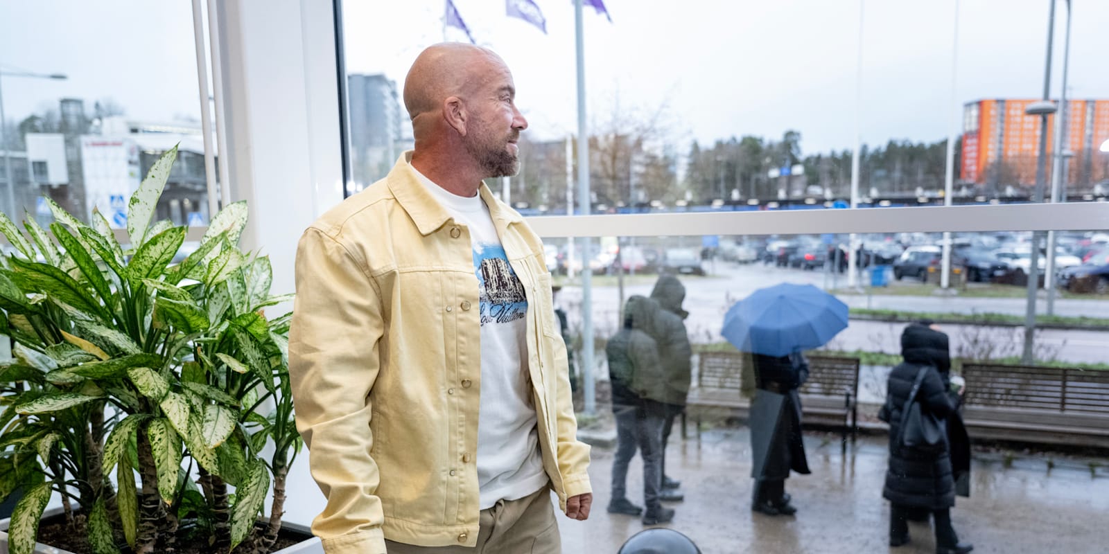 Jan Emanuel döms efter selfies vid försvarsanläggning