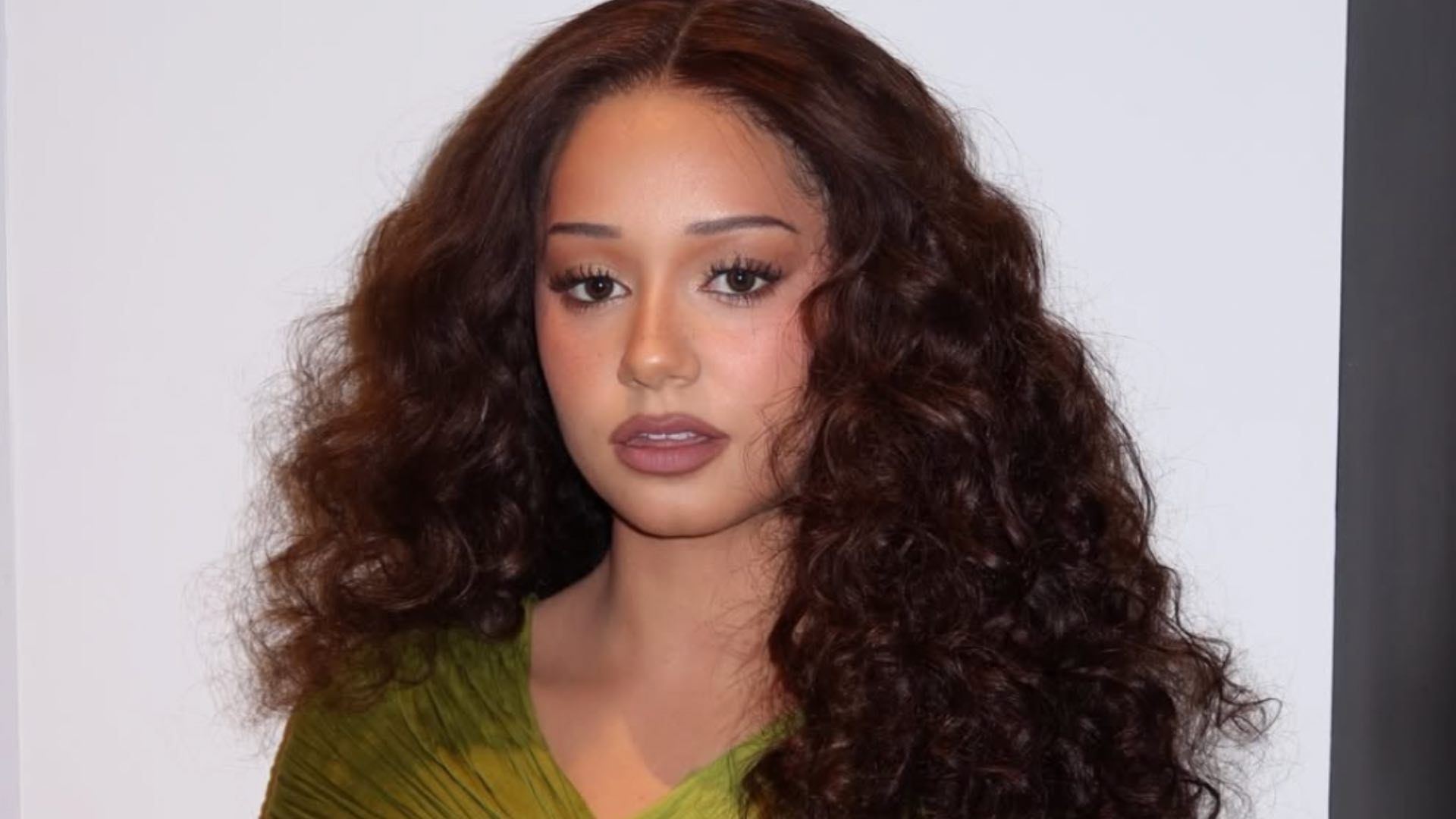 Les messages glaçants reçus par cette influenceuse en pleine tourmente