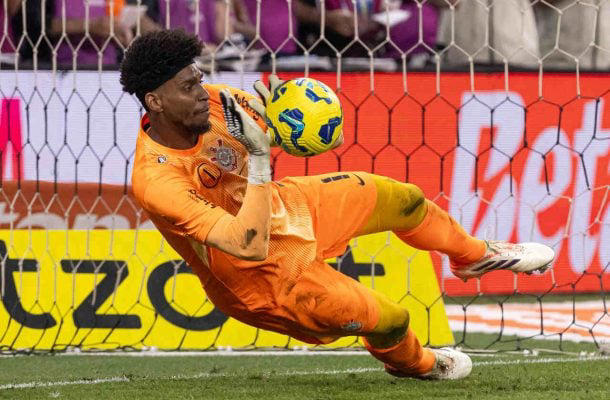 Na mira da Europa, Hugo Souza chega a dez pênaltis defendidos no ...