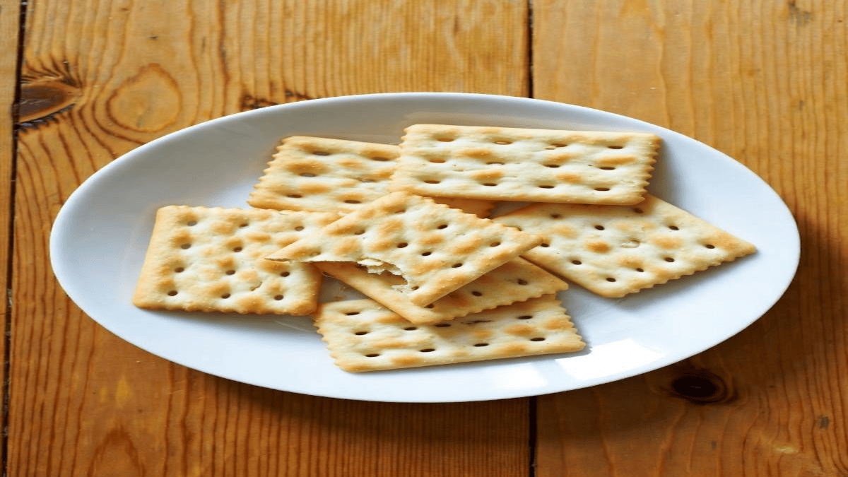 The worst crackers for seniors: Popular brands that could harm heart ...