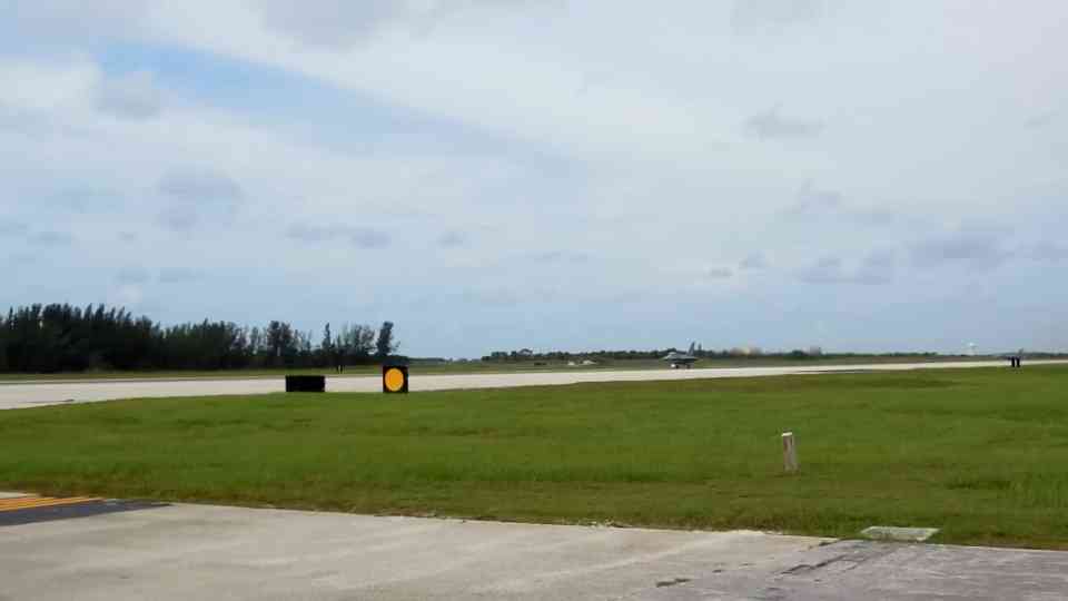 Which Is Better Flying The F 16 Or The F A 18