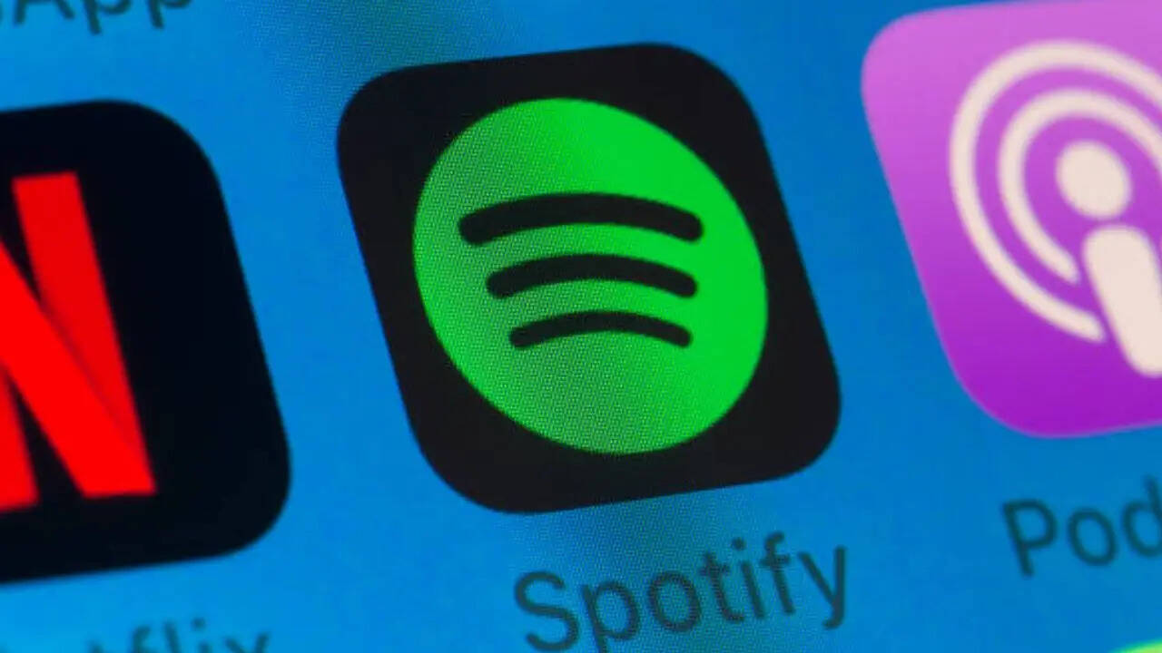 ‘Now I have to hear my own brain’: Spotify outage worldwide sends ...