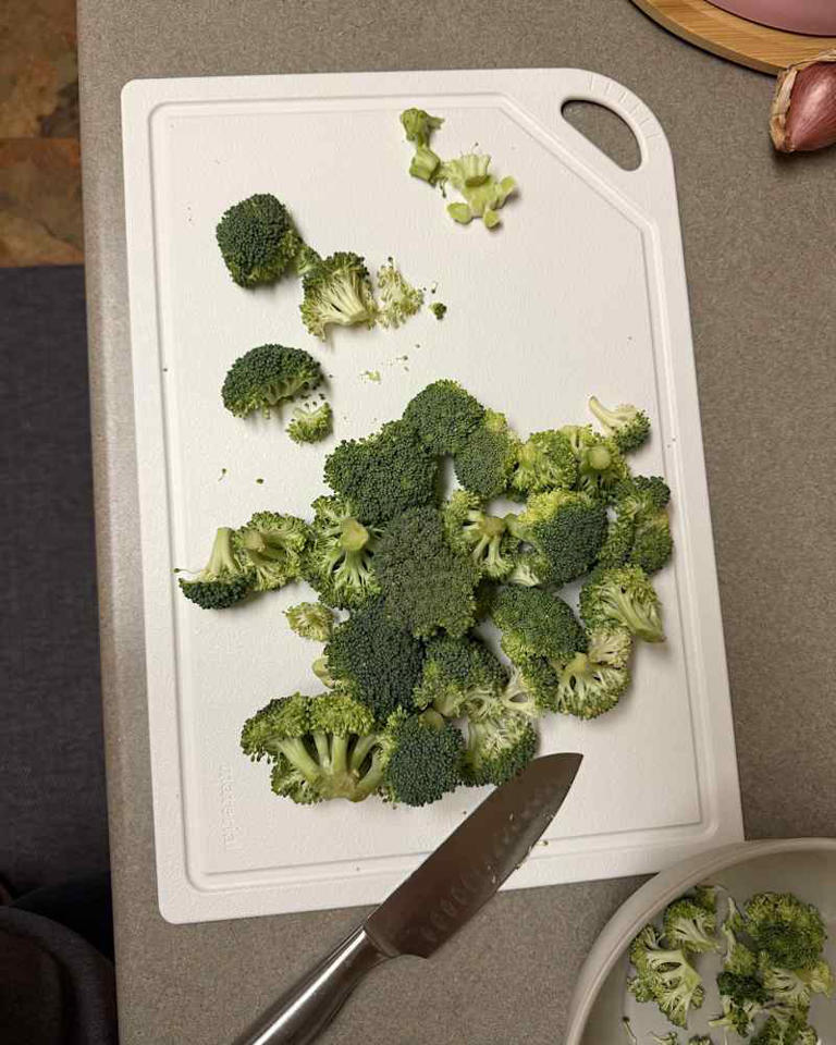 The pretty cutting board that's replacing my old plastic ones