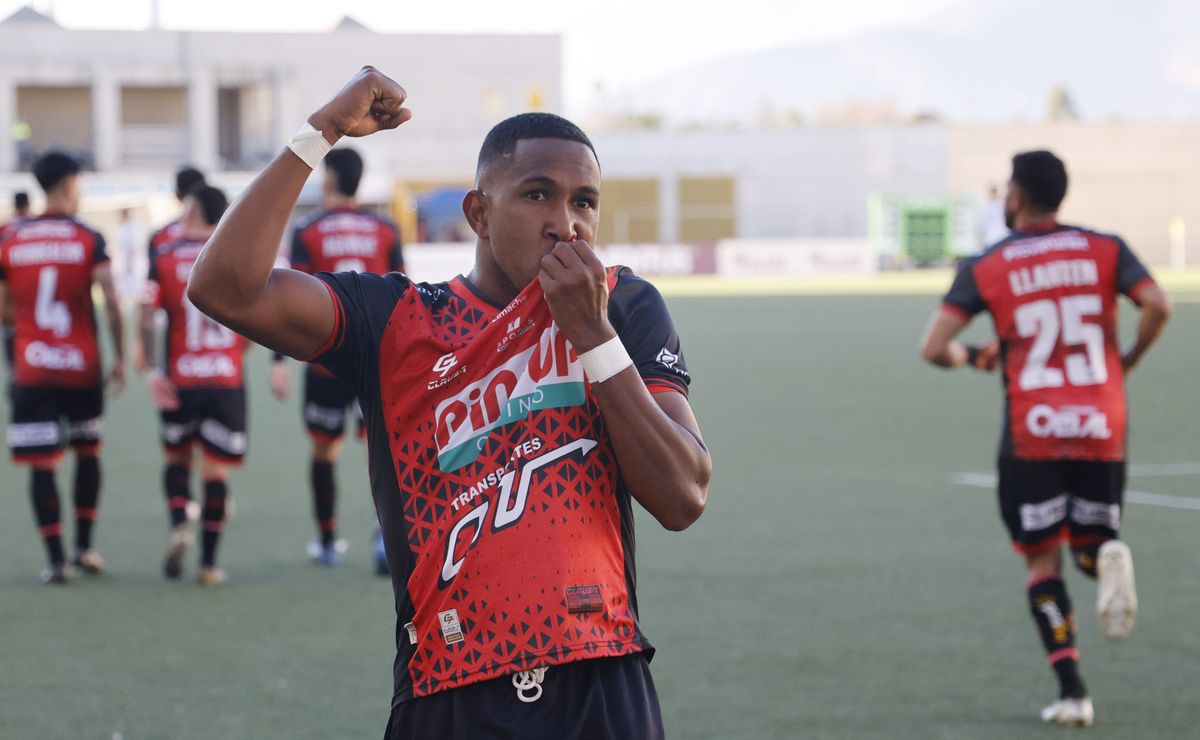 Adiós Limache: filtran el equipo que tiene listo a Luis Guerra para ...