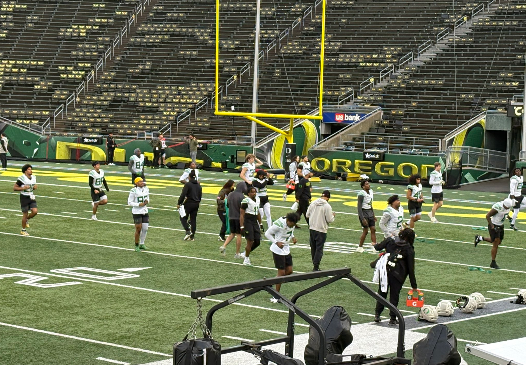 Oregon Ducks' WR trio in attendance at practice ahead of CFP game