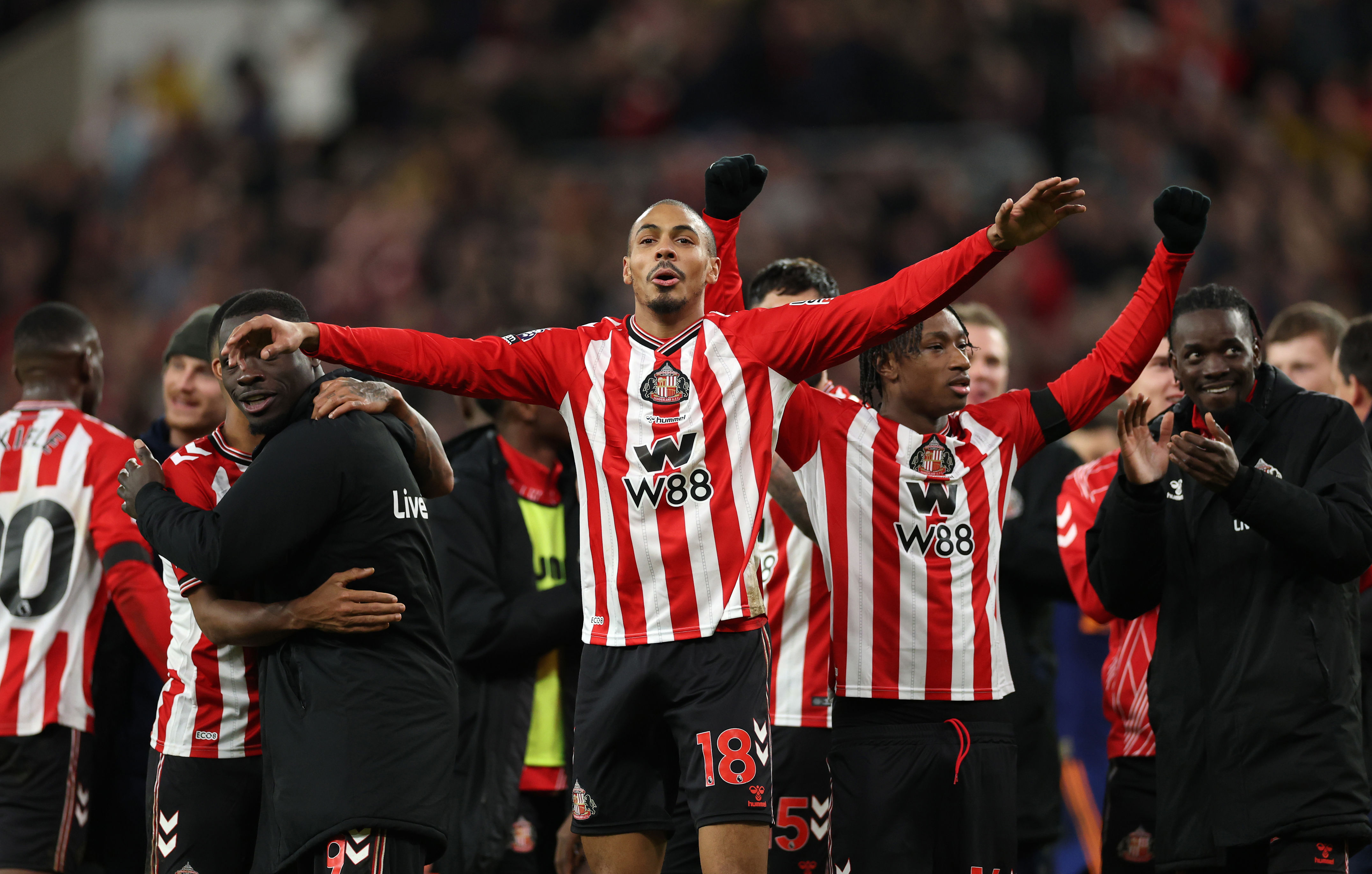 Sunderland drop major social media transfer hint amid £25m Everton and ...