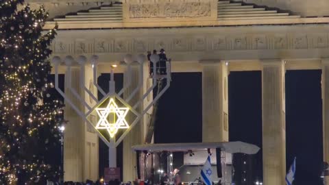 Germany: Pro-Israel community gathers at Brandenburg Gate on Hanukkah ...