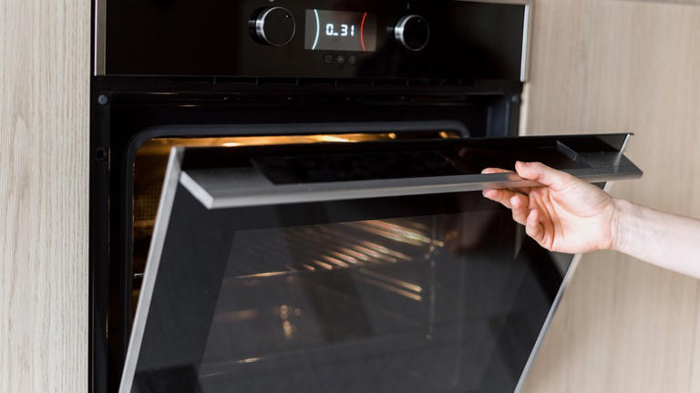 Don't do this! The cleaning mistake that's easy to make with a glass ...