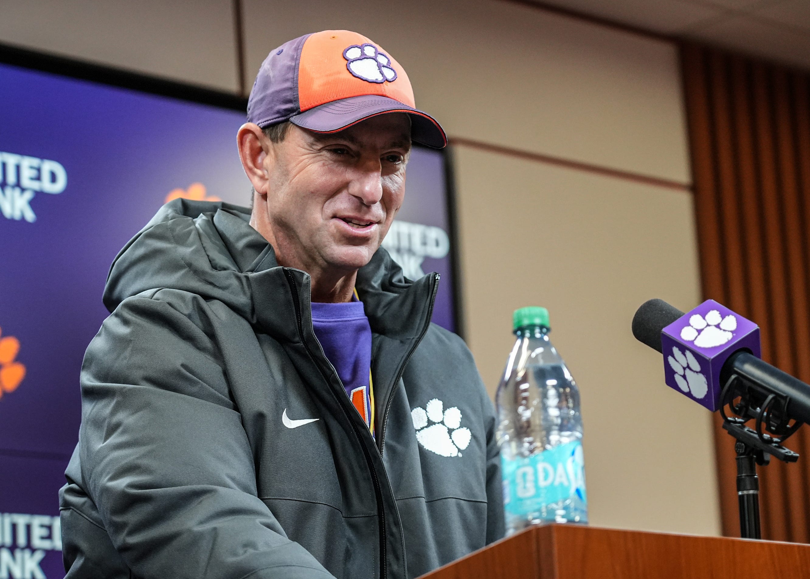 How Dabo Swinney paid respect to Steve Taneyhill after South Carolina ...