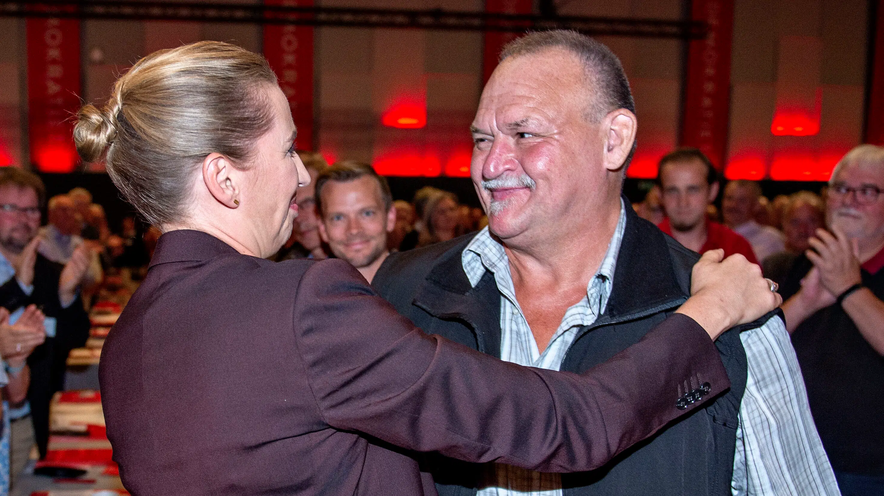 Socialdemokratiet indrømmer efter Arnes vilde udmelding: Det gør super ondt!