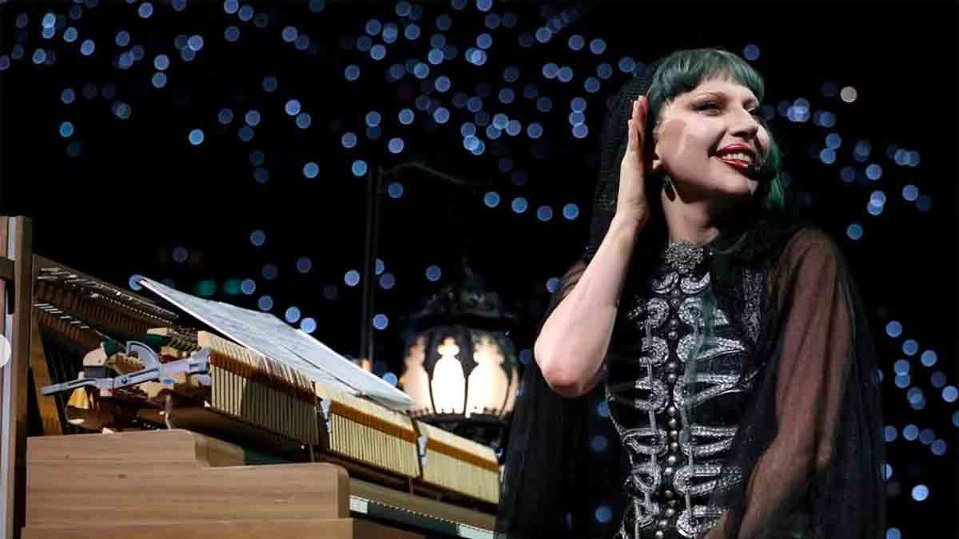 Lady Gaga ferma il concerto a Sydney: ballerino cade dal palco durante ...