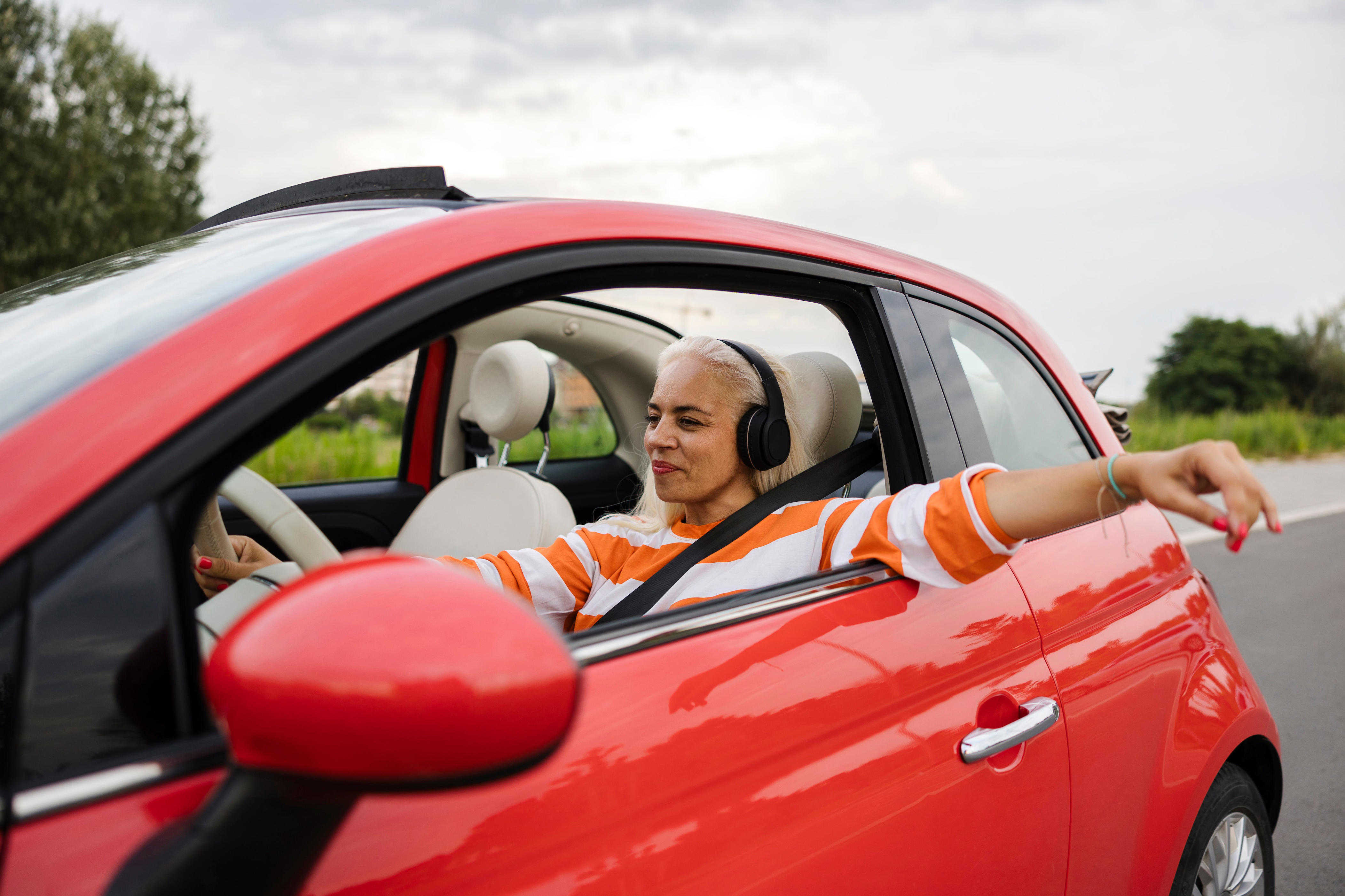 Is it legal to drive with headphones on in Oregon? What law says