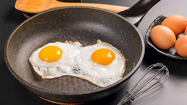 Is frying eggs in water the trick it's cracked up to be?