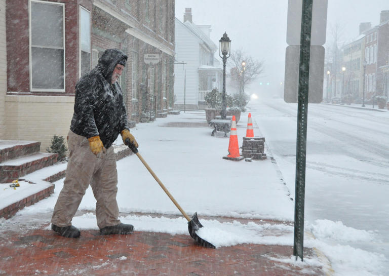 Do I have to shovel my sidewalk, driveway after snow storm in DE?